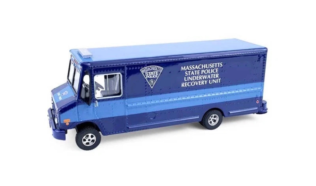 2019 Step Van - Massachusetts State Police 1:64 - Greenlight 33260C Di ...